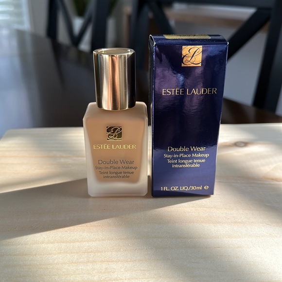 Estee Lauder | Makeup | Ester Lauder Double Wear Stayinplace Foundation ...